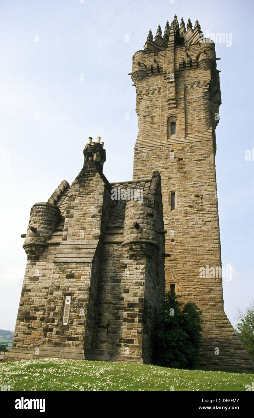 William wallace monument stone tower hi-res stock photography and ...