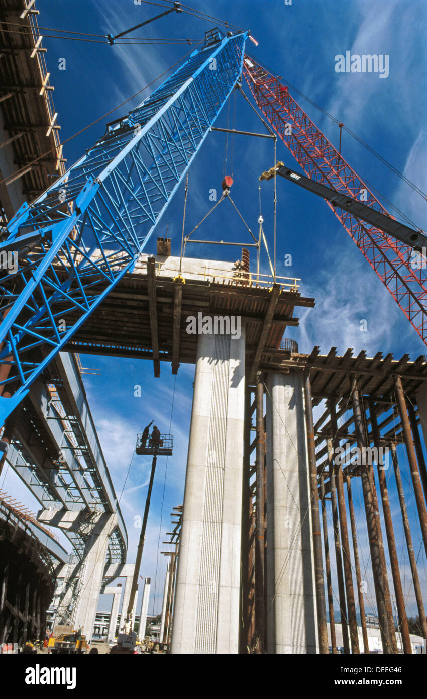 Falsework construction hi-res stock photography and images - Alamy