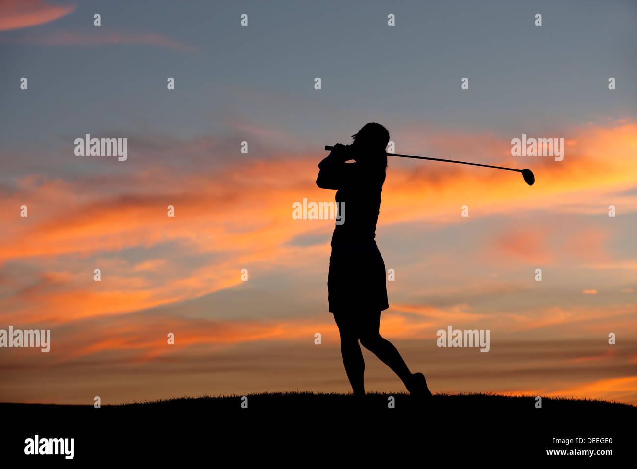 Golfer swing silhouette golfer dusk hi-res stock photography and images ...