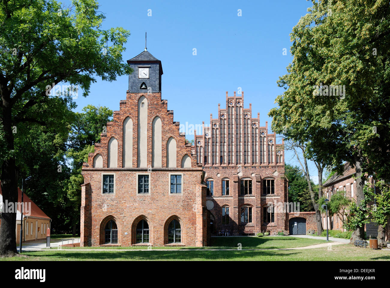 Gothic cistercian architecture hi-res stock photography and images - Alamy