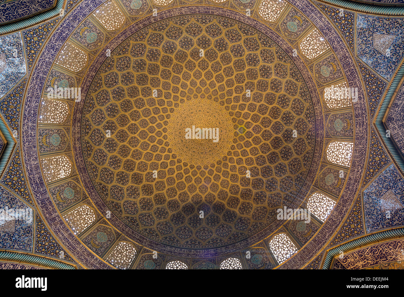 Isfahan mosque dome hi-res stock photography and images - Alamy