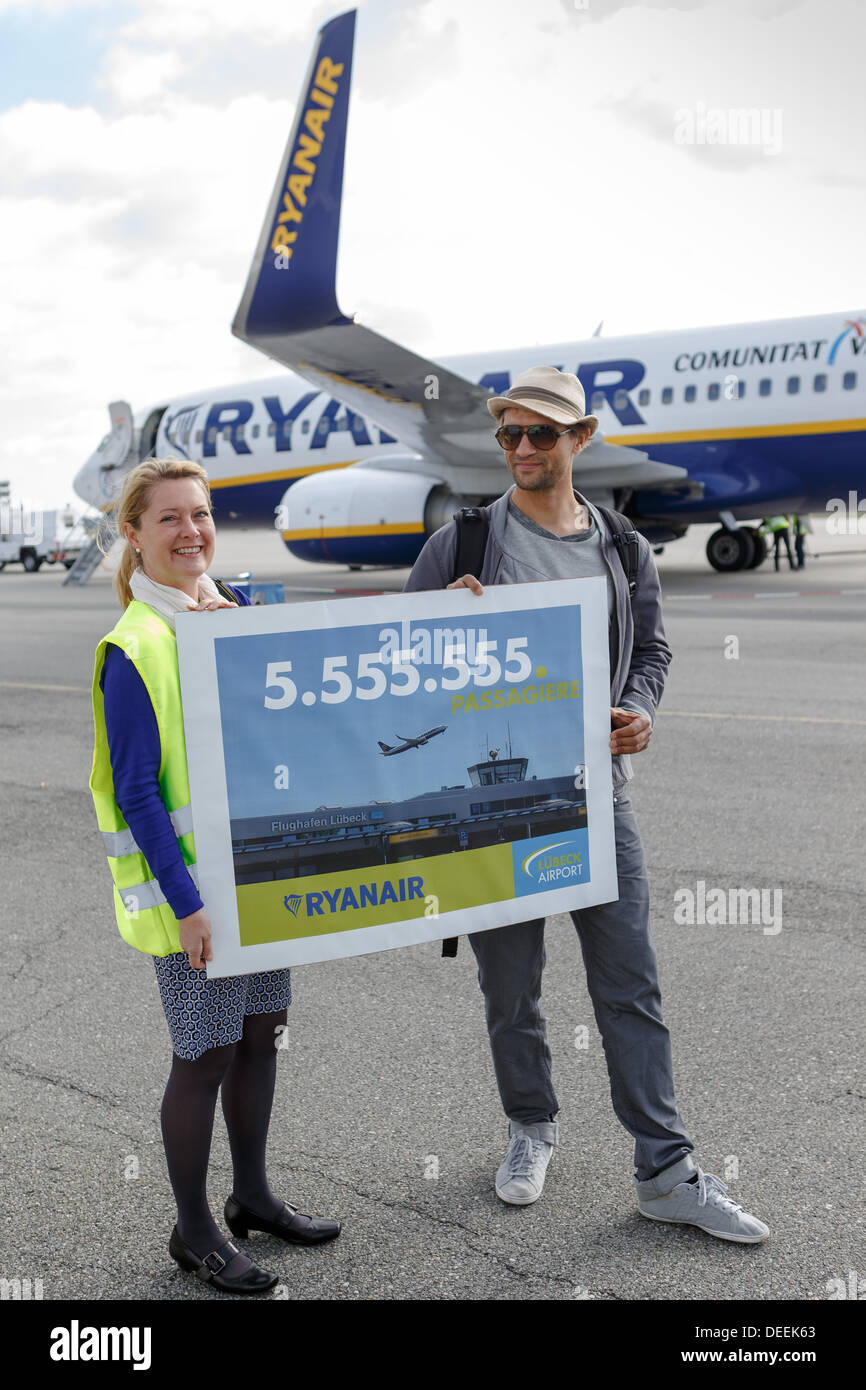 Ryanair employee hi-res stock photography and images - Alamy