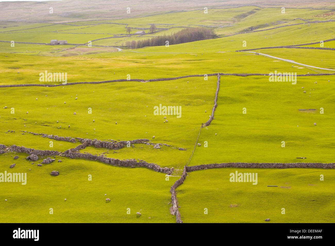 Typical english countryside scene hi-res stock photography and images ...
