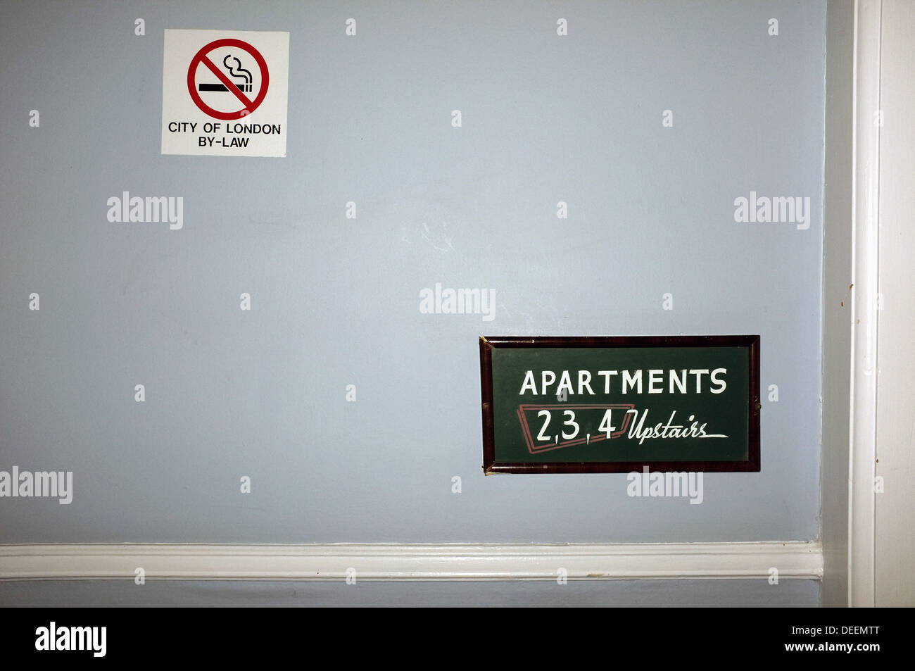 No smoking in building sign hi-res stock photography and images - Alamy