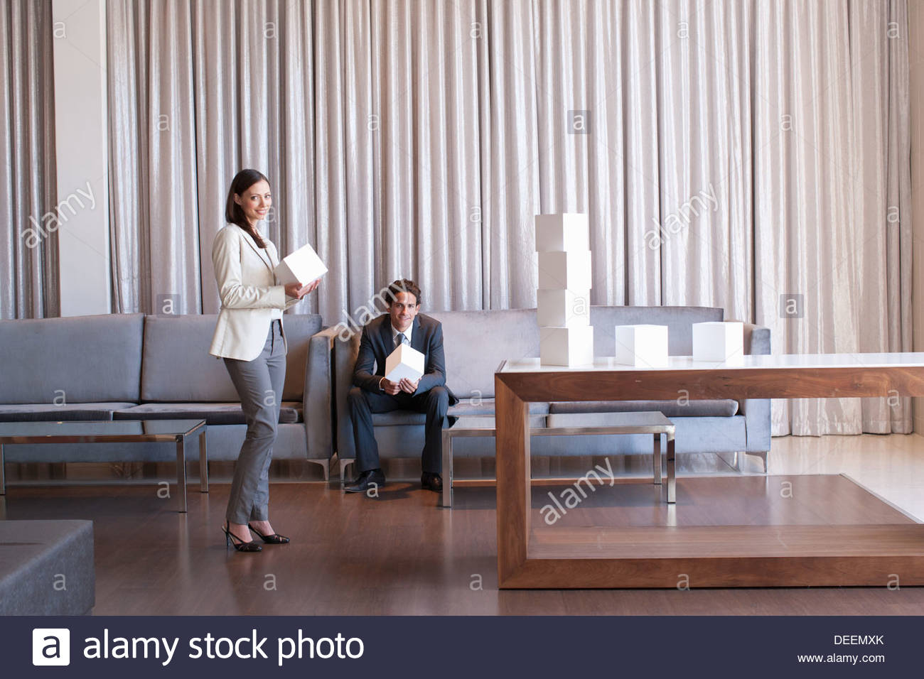 People In Hotel Lobby Stock Photos & People In Hotel Lobby Stock Images ...