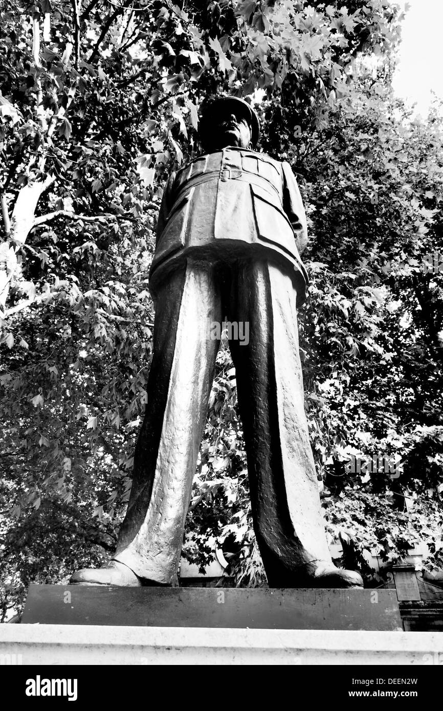 Arthur Bomber Harris statue London Stock Photo - Alamy