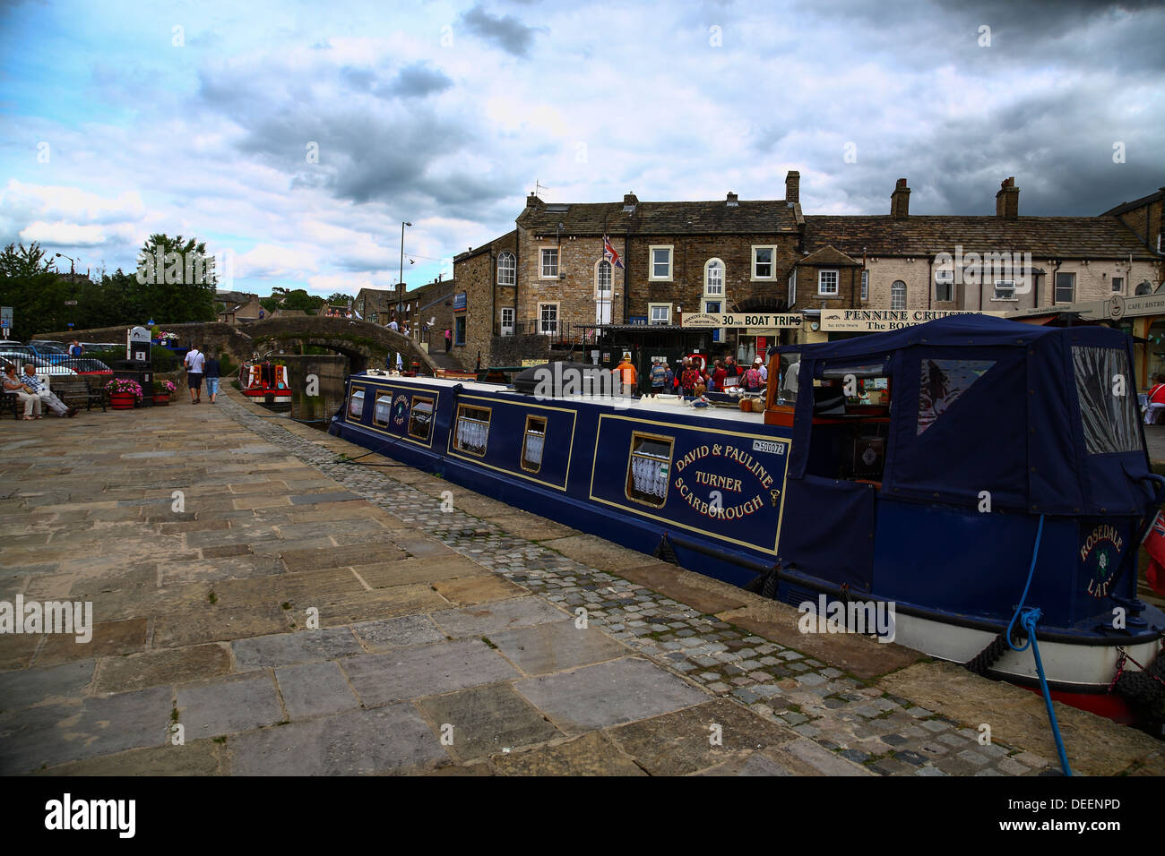 Barges on the canal at Skipton, Yorkshire, UK Stock Photo - Alamy
