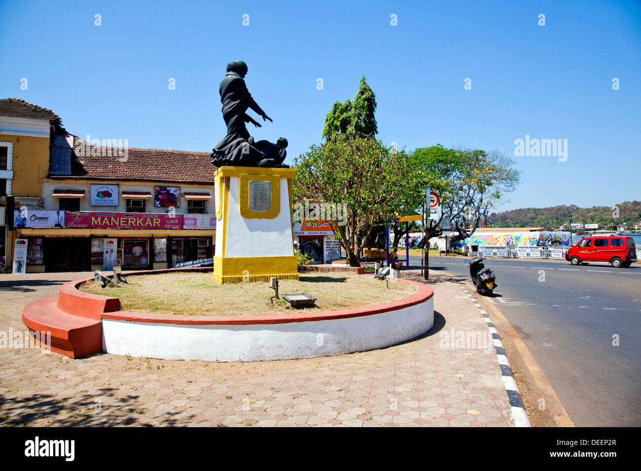 Statue of abbé faria panaji hi-res stock photography and images - Alamy