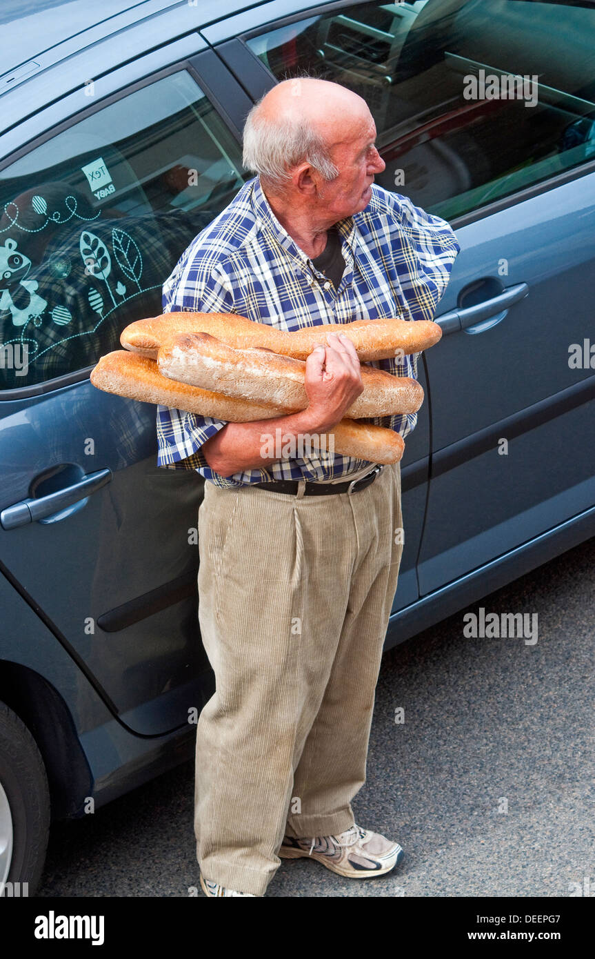 Waiting for bread hi-res stock photography and images - Alamy