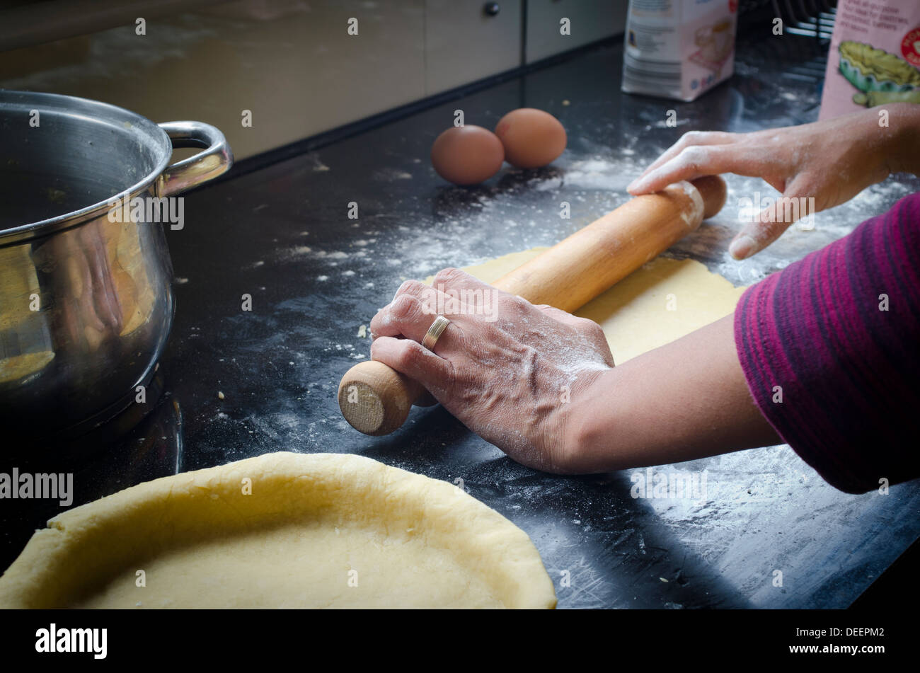 Shortcrust pastry in the oven hi-res stock photography and images - Alamy