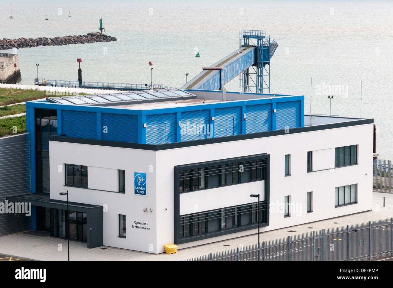 The london array offshore windfarm hi-res stock photography and images ...