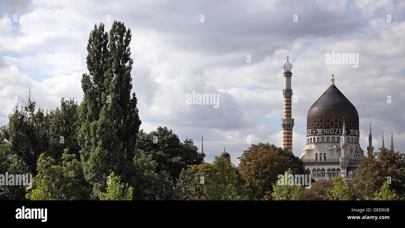 The former tobacco factory 'Yenidze' in the style of a mosque towers ...
