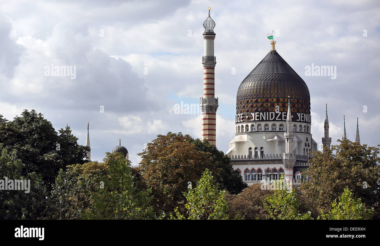 The former tobacco factory 'Yenidze' in the style of a mosque towers ...