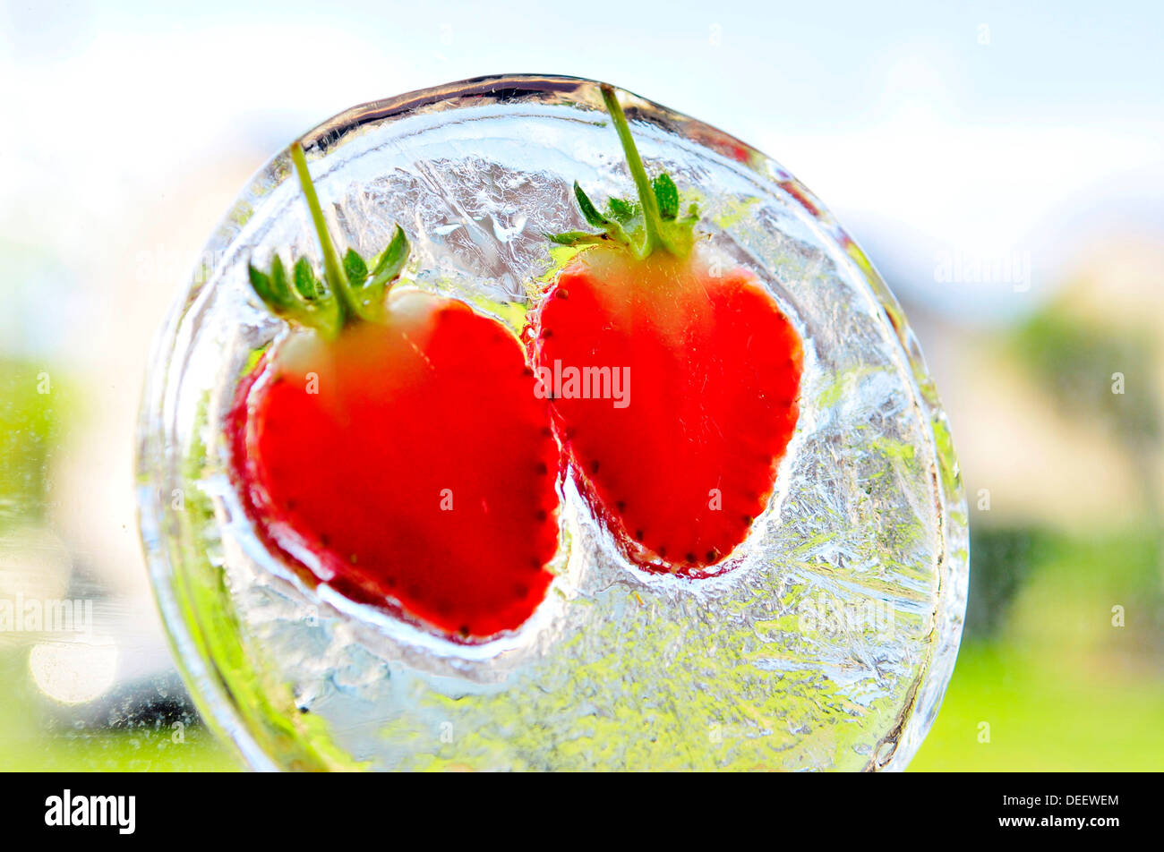 Two halves of strawberries hi-res stock photography and images - Alamy
