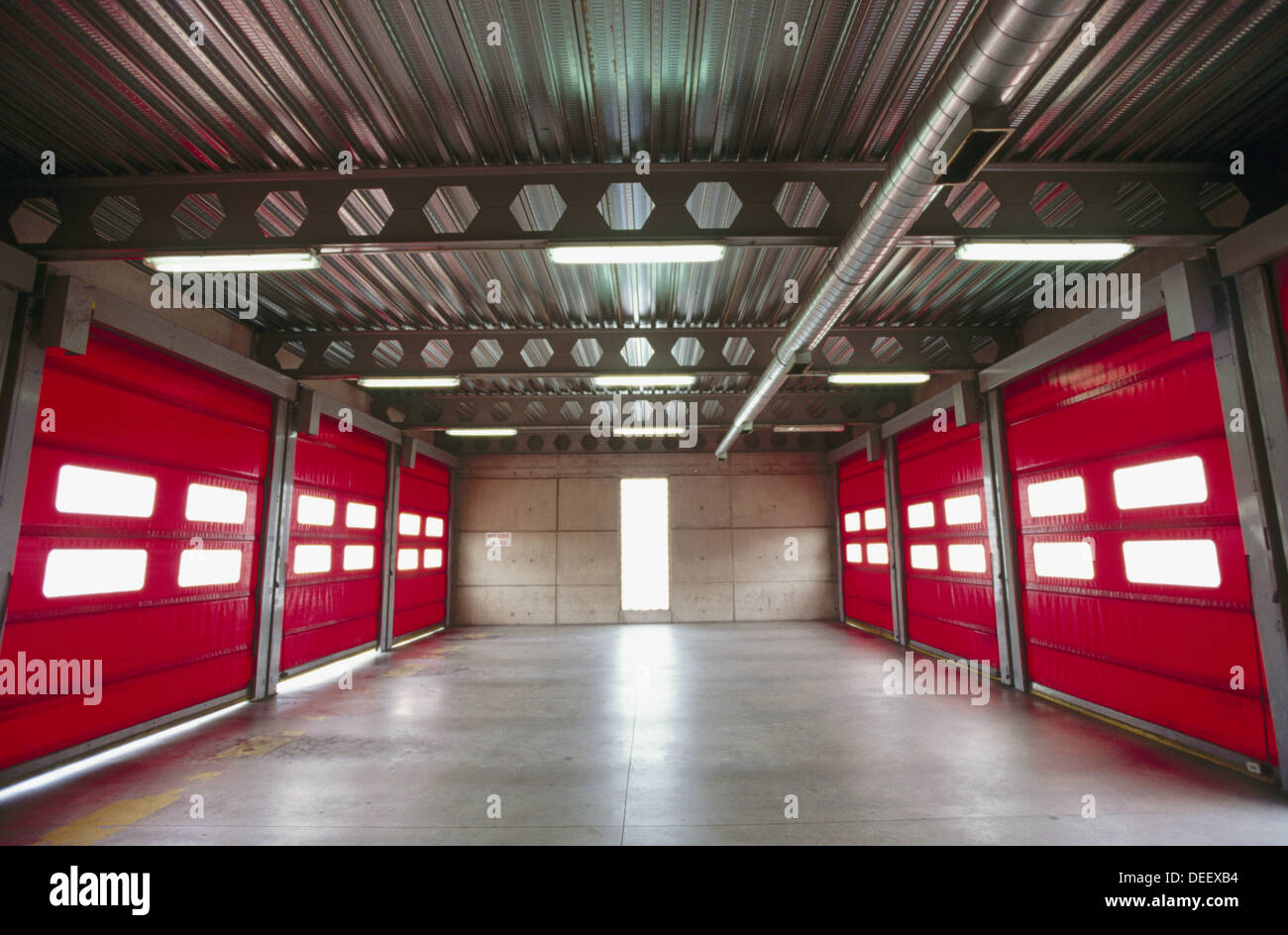 Ambulance Garage Stock Photos & Ambulance Garage Stock Images - Alamy