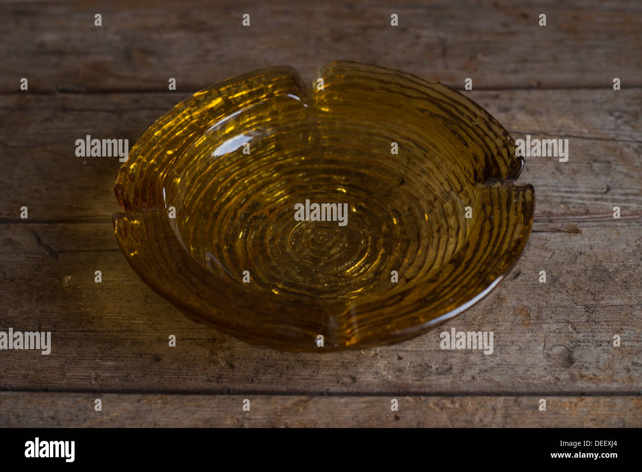 Ash tray hi-res stock photography and images - Alamy