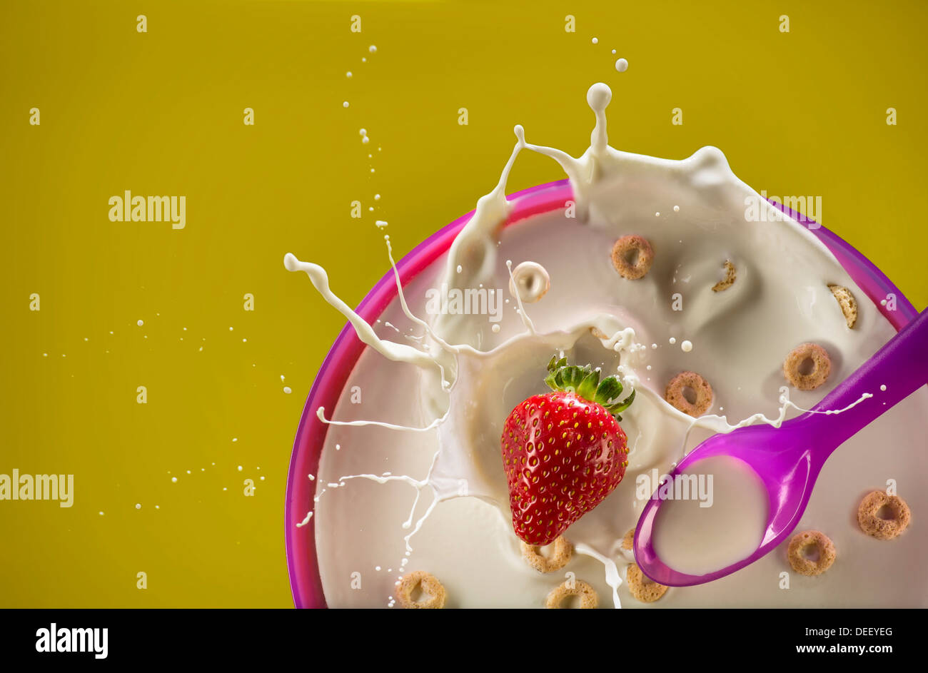 Cereal splash hi-res stock photography and images - Alamy