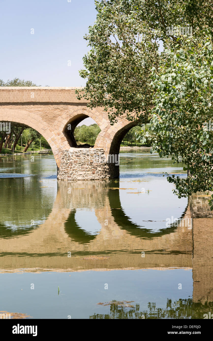 Iranian bridge hi-res stock photography and images - Alamy