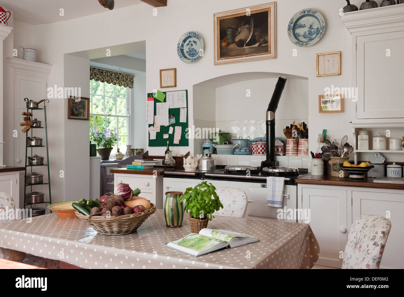 Farmhouse kitchen recipe book hi-res stock photography and images - Alamy