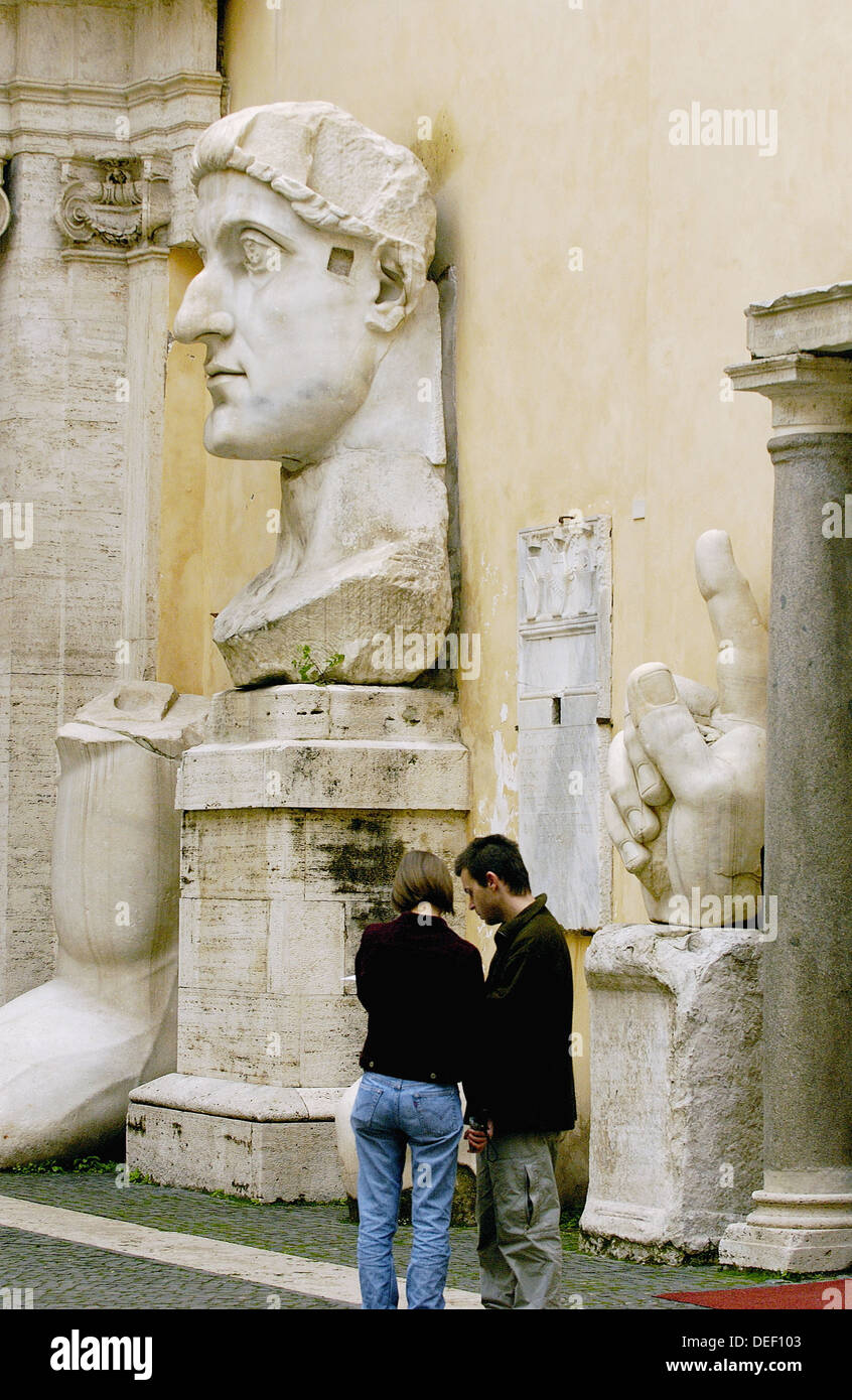 Hand statue hi-res stock photography and images - Alamy