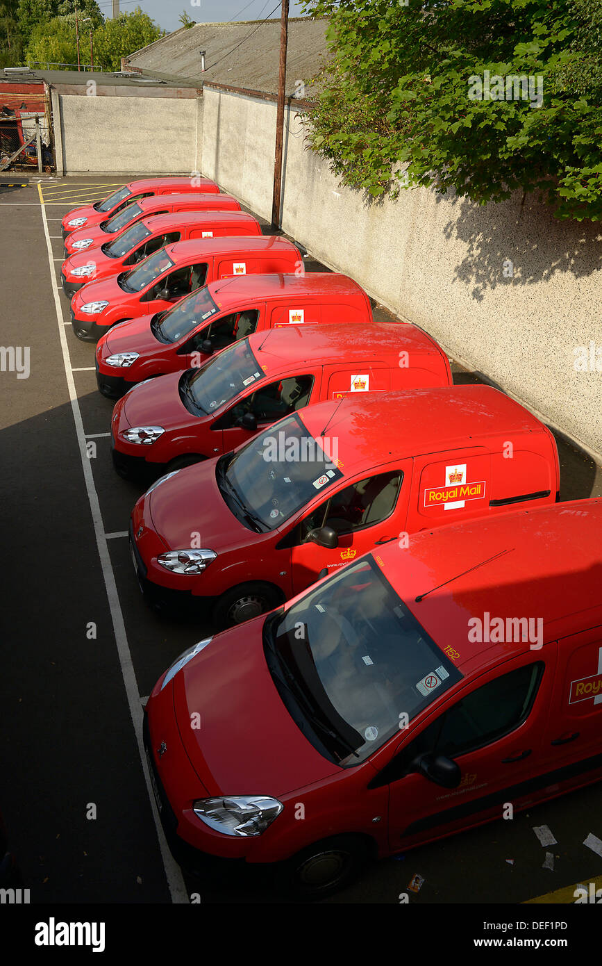 Royal mail vans hi-res stock photography and images - Alamy