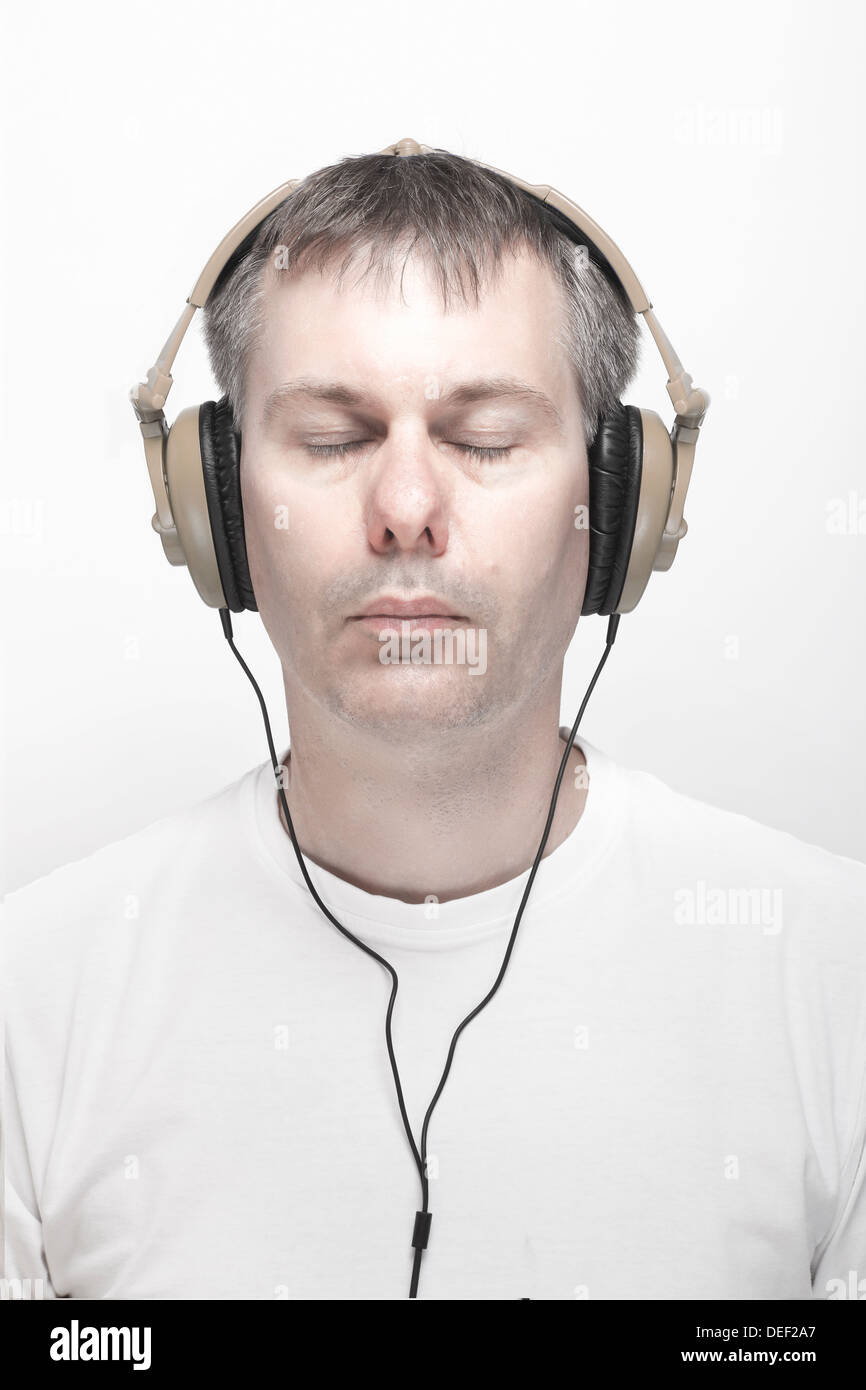 Man wearing white headphones hi-res stock photography and images - Alamy