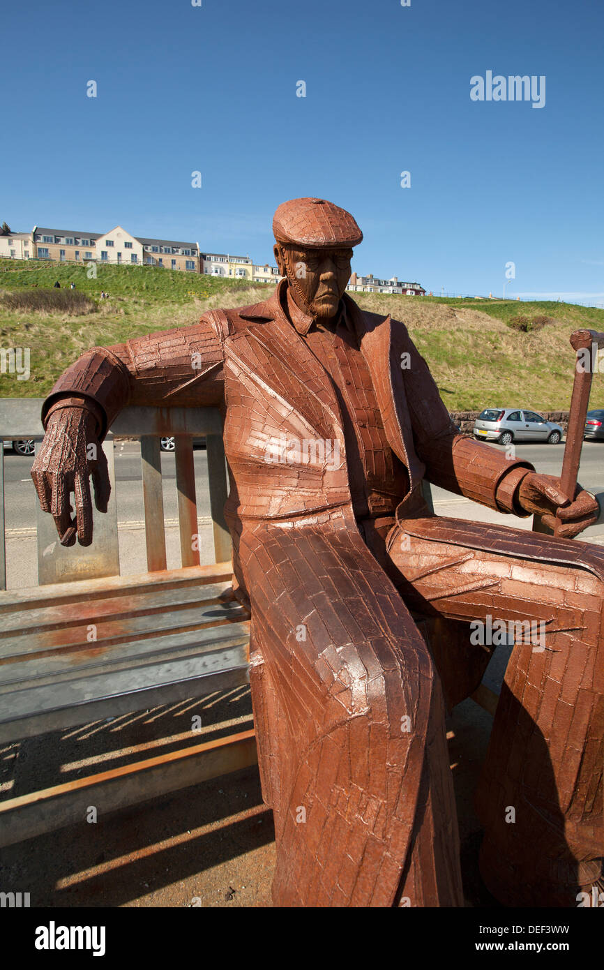Fred gilroy statue scarborough north hi-res stock photography and ...