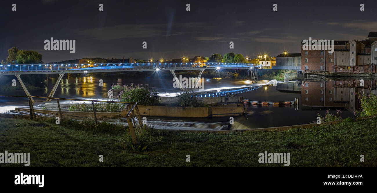 Bridge over the river aire castleford town centre at night hi-res stock ...