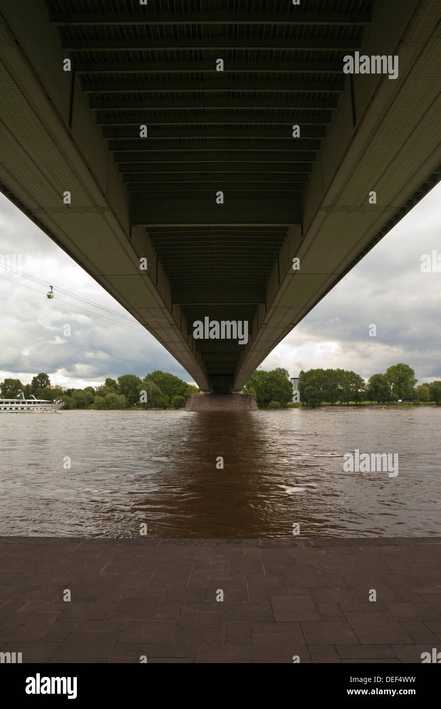 Engineering symmetry hi-res stock photography and images - Alamy