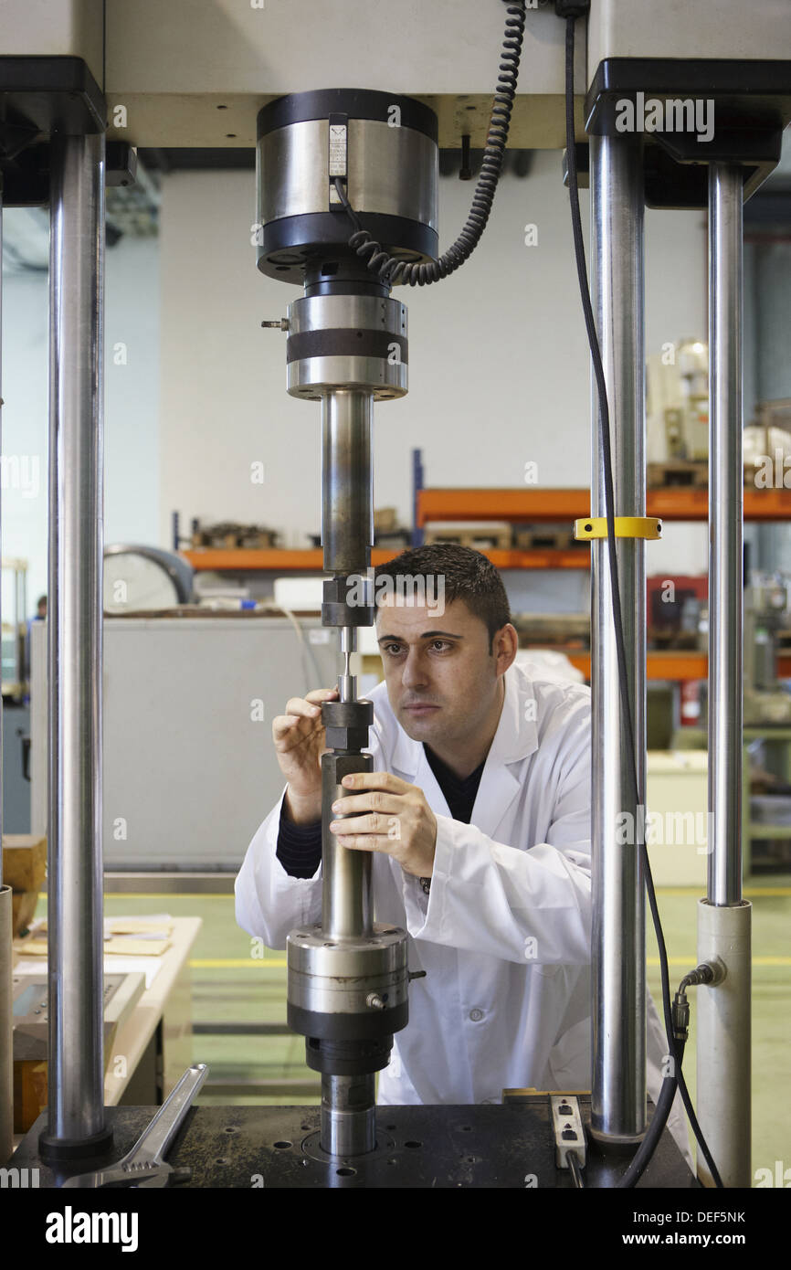 Mechanical testing fatigue hi-res stock photography and images - Alamy