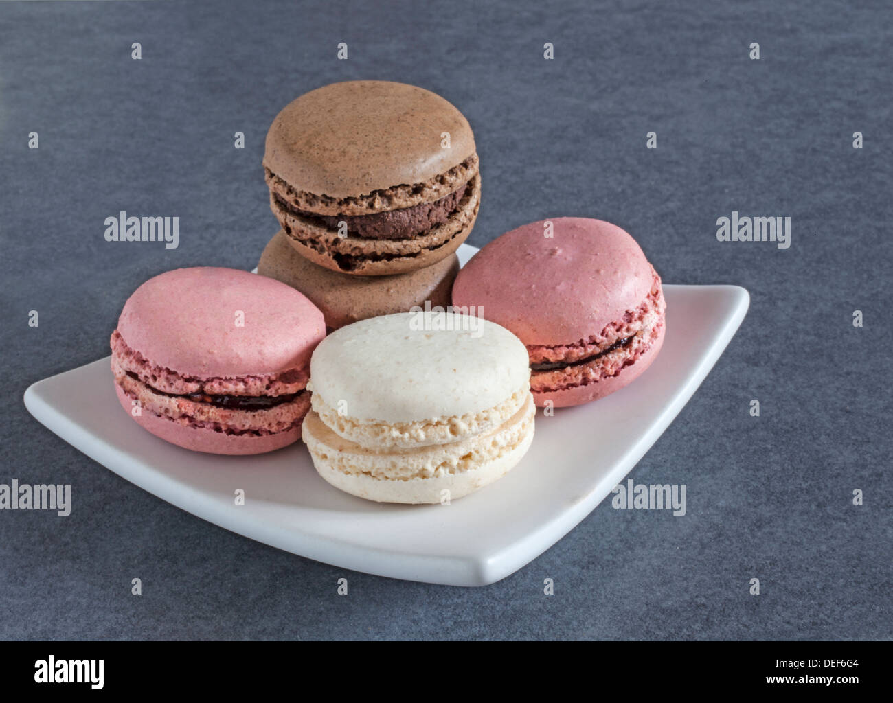 Cinq macarons hi-res stock photography and images - Alamy