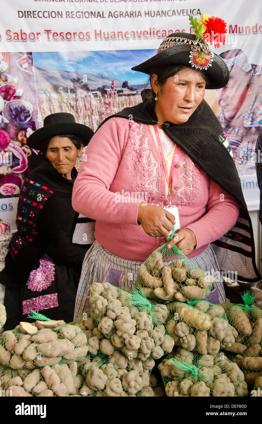 Fair trade market peru hi-res stock photography and images - Alamy