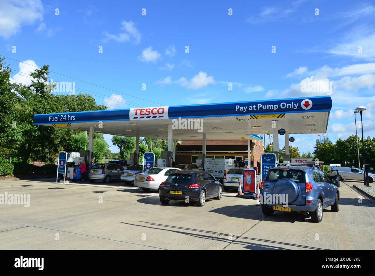 Tesco Supermarket 24 hour service station, Pingle Drive, Bicester ...