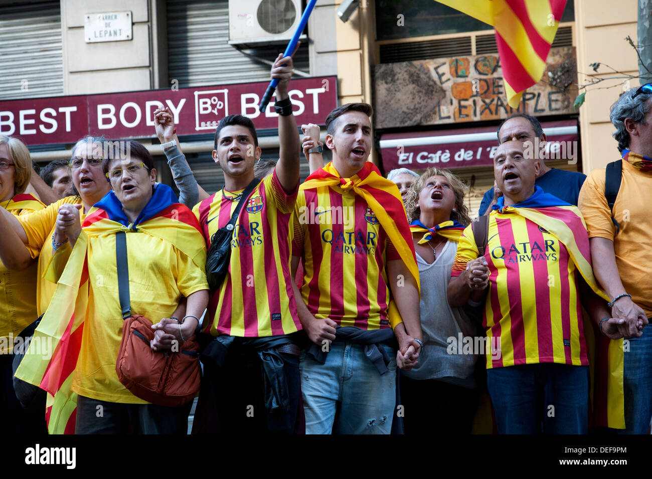 Forming a human chain hi-res stock photography and images - Alamy