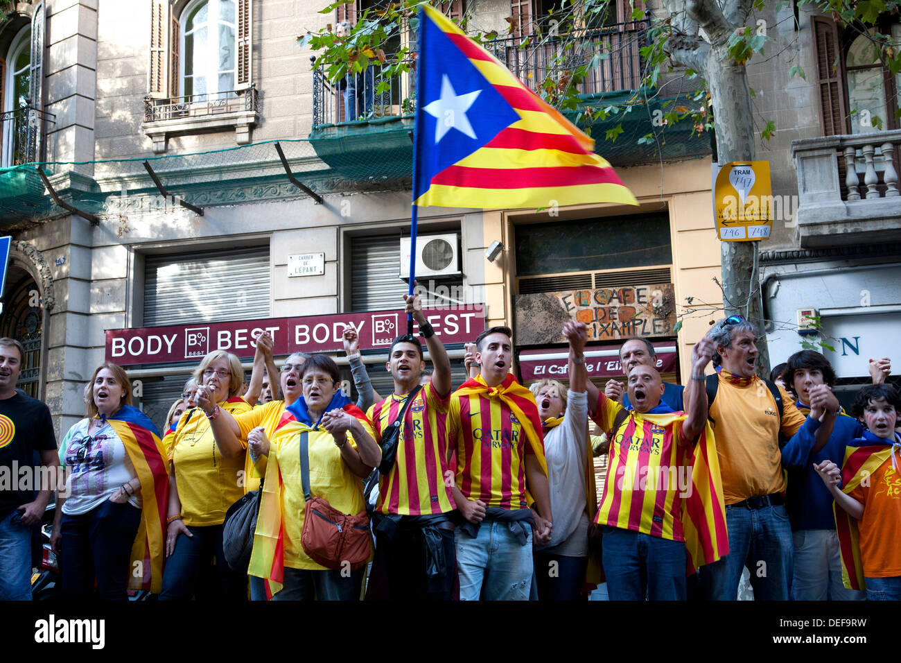 Human chain hi-res stock photography and images - Alamy