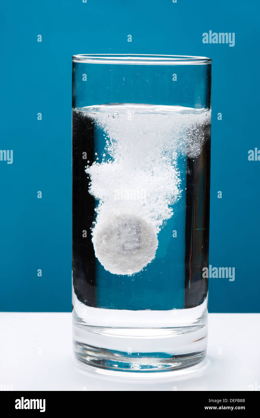 Tablet dissolving in water hi-res stock photography and images - Alamy
