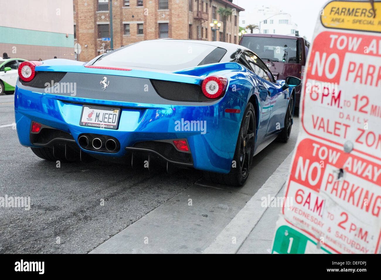 Ferrari Parked Stock Photos & Ferrari Parked Stock Images - Alamy
