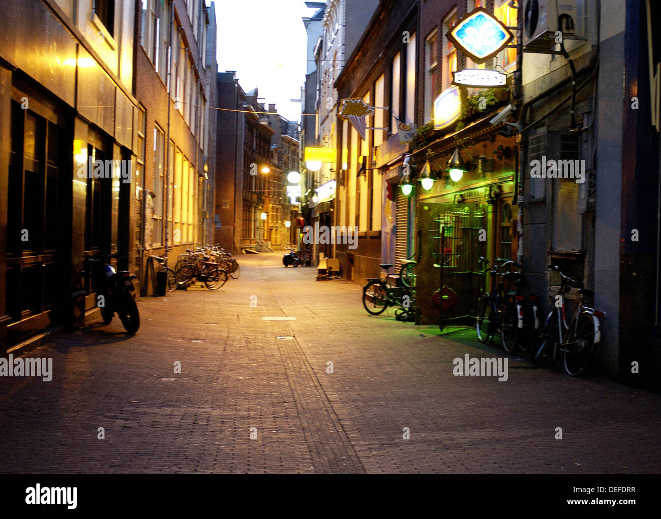 Alleyway in central amsterdam hi-res stock photography and images - Alamy
