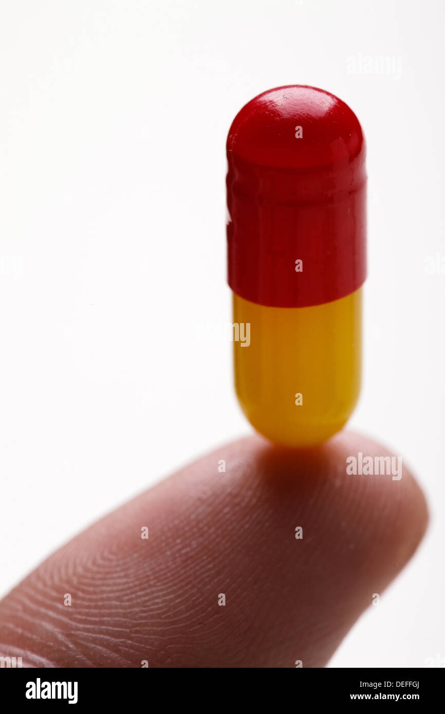 Single capsule pill angle hi-res stock photography and images - Alamy