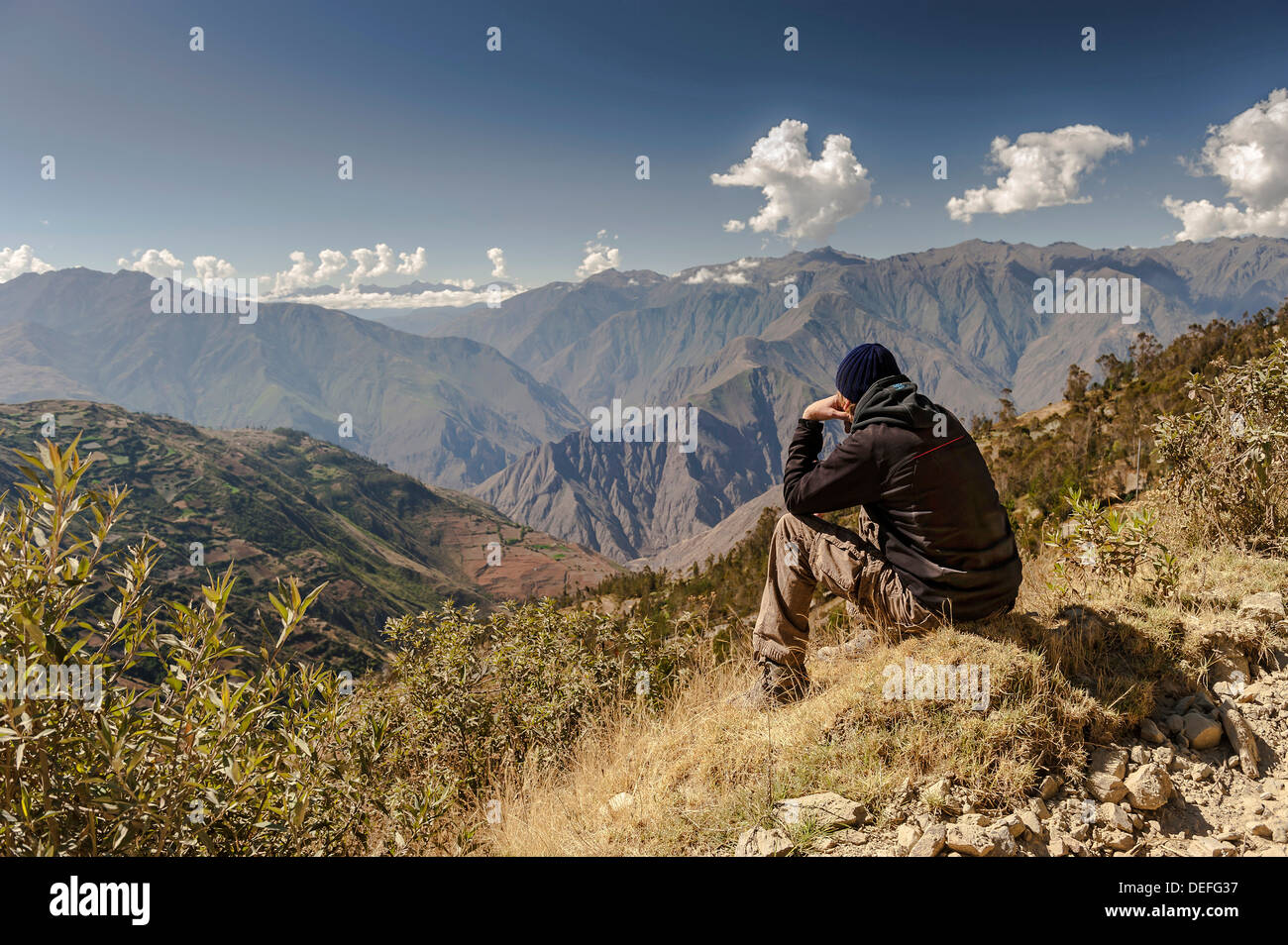 Man looking at scenery hi-res stock photography and images - Alamy