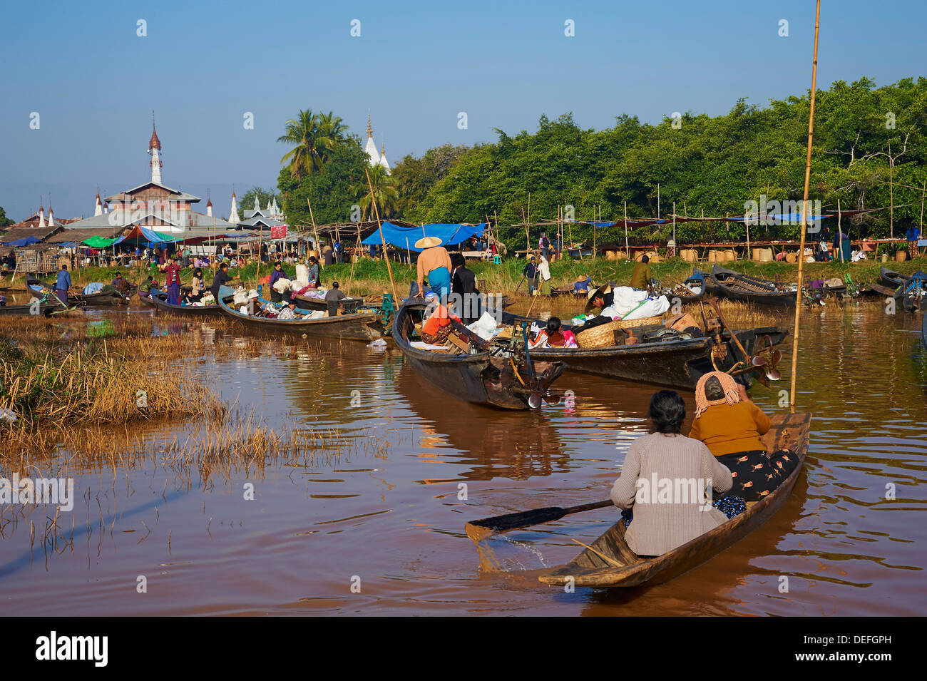 Floating market, Ywama village, Inle Lake, Shan State, Myanmar (Burma ...