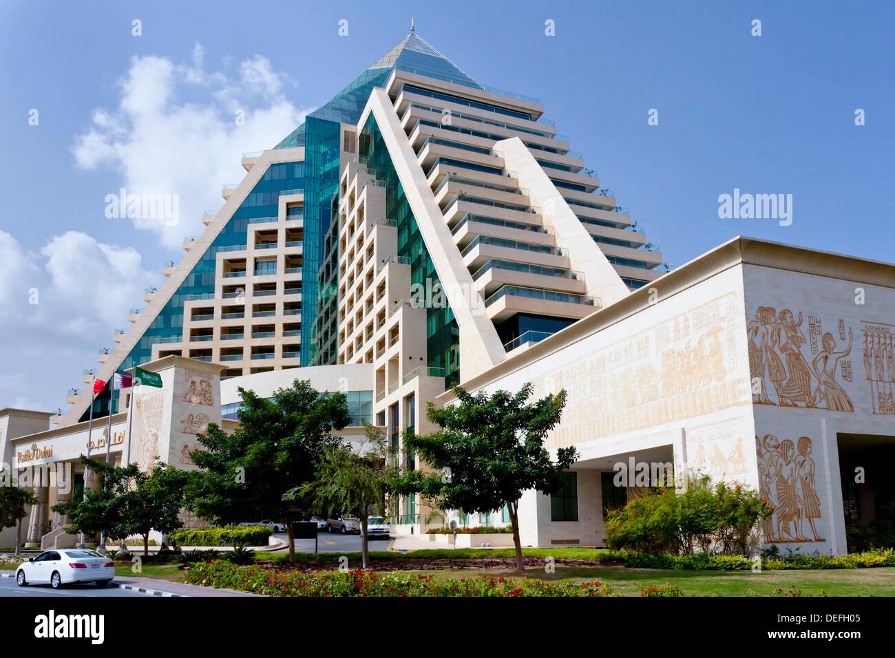 Pyramid shaped hotel hi-res stock photography and images - Alamy