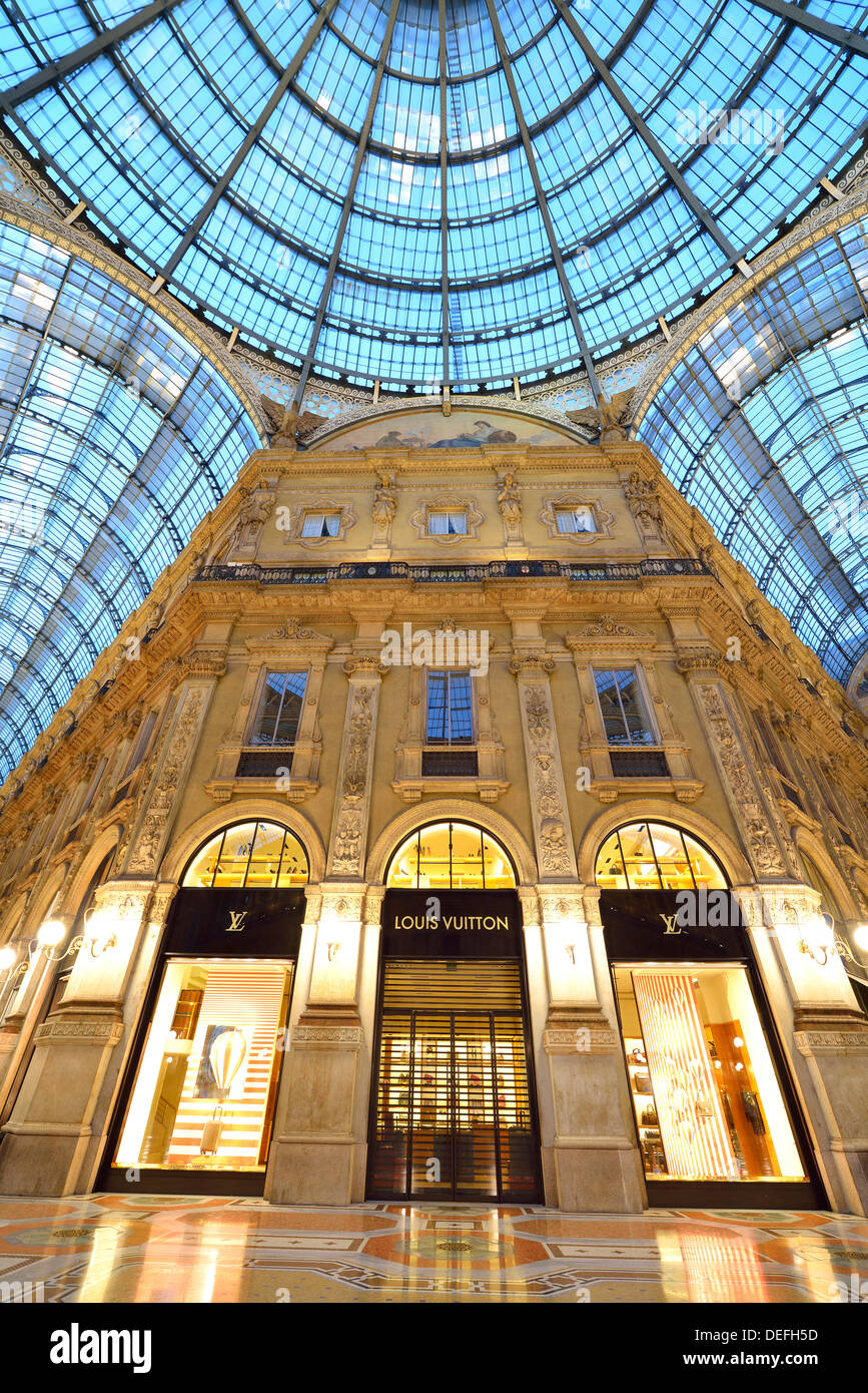 Louis vuitton glass building High Resolution Stock Photography and ...