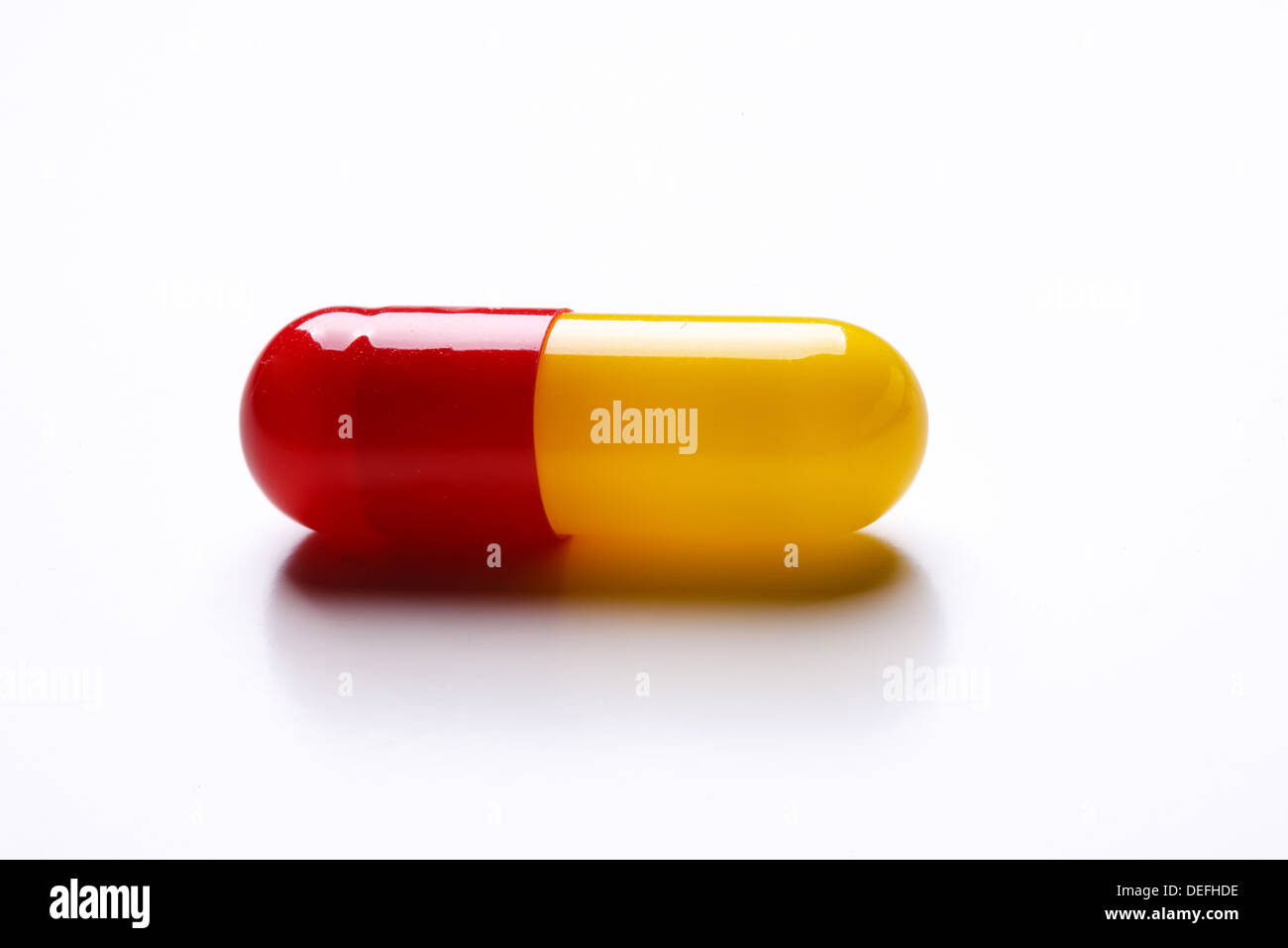Single capsule pill angle hi-res stock photography and images - Alamy