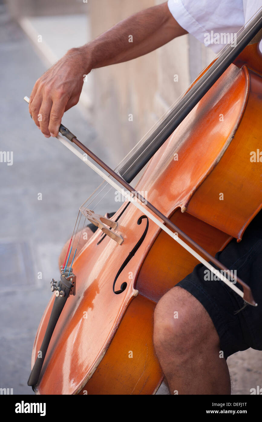 Chello hi-res stock photography and images - Alamy