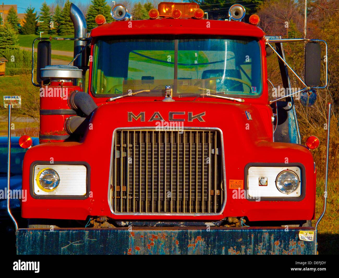 Mack truck hi-res stock photography and images - Alamy