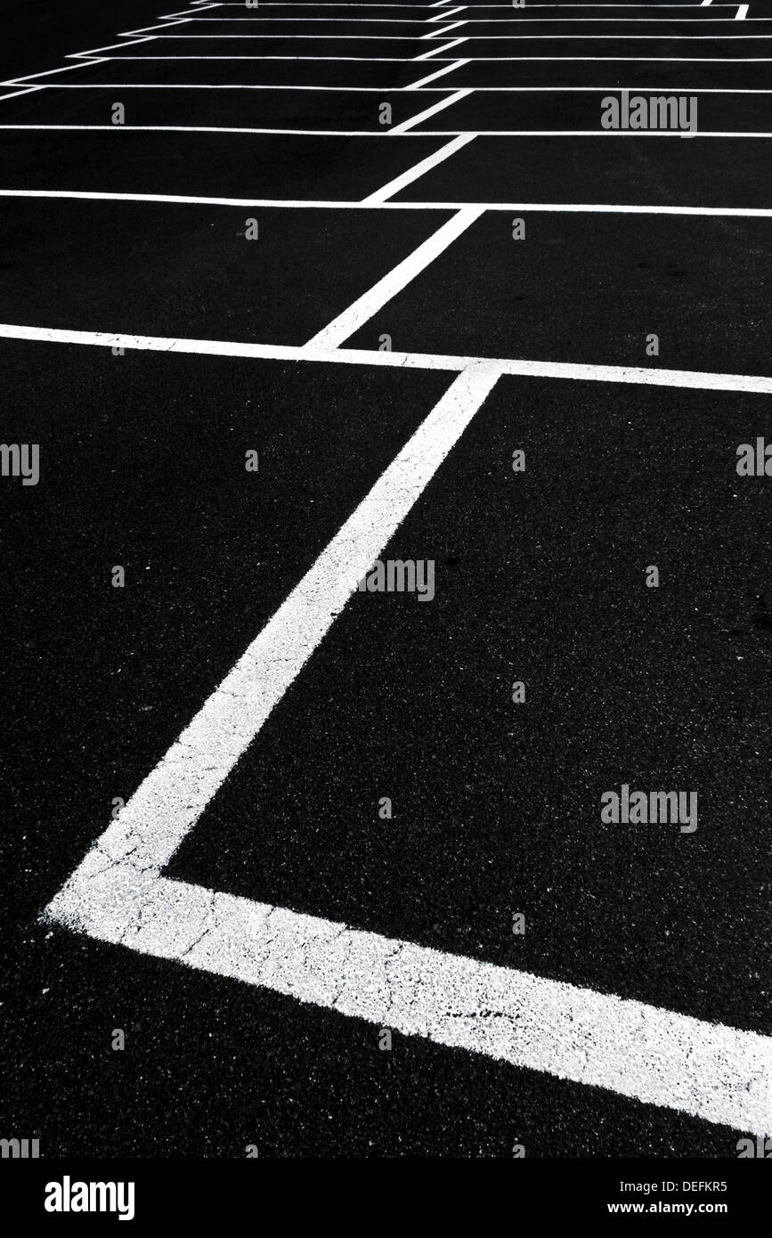 Parking stripes on a road Stock Photo - Alamy