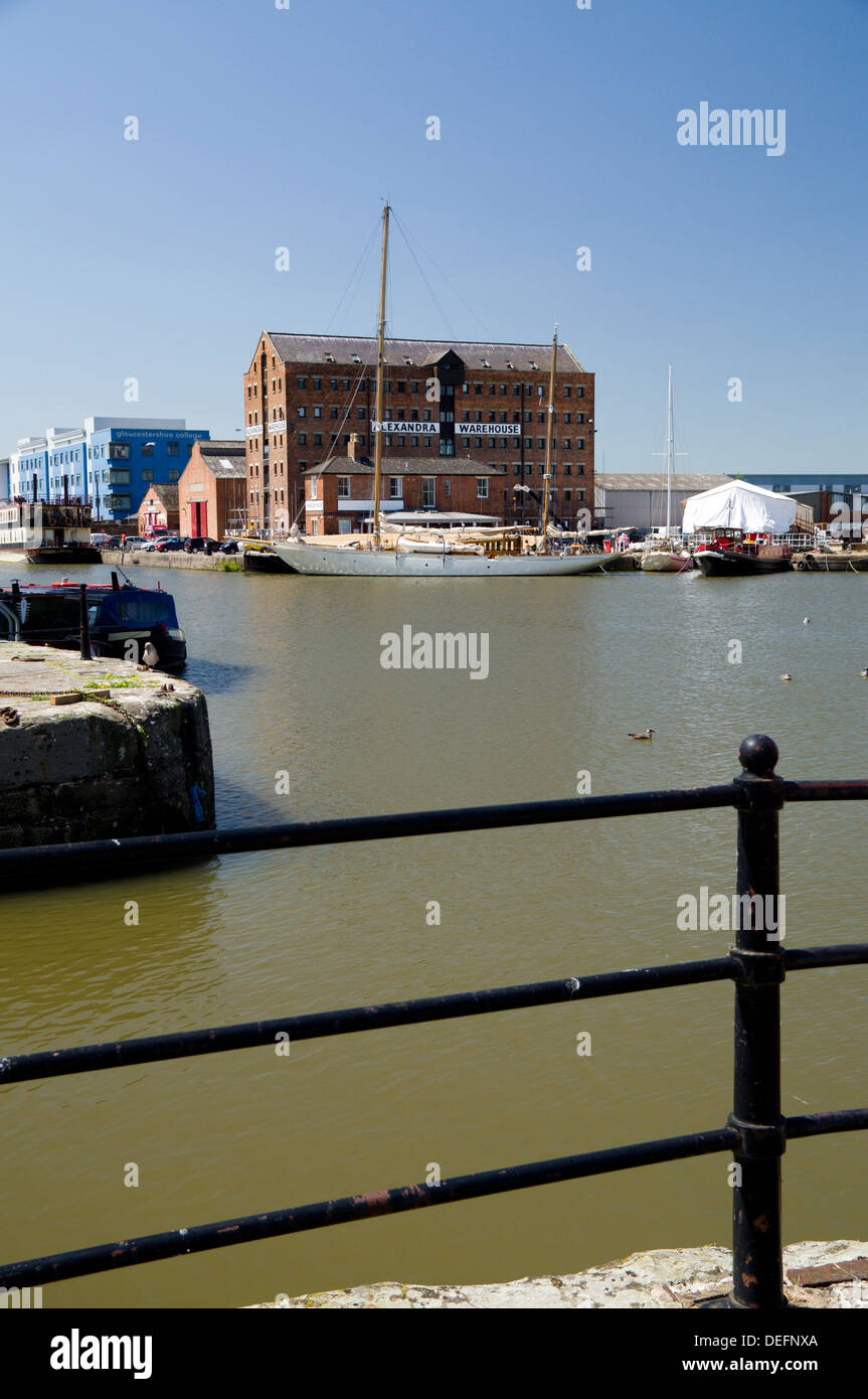 Old boat dock hi-res stock photography and images - Alamy
