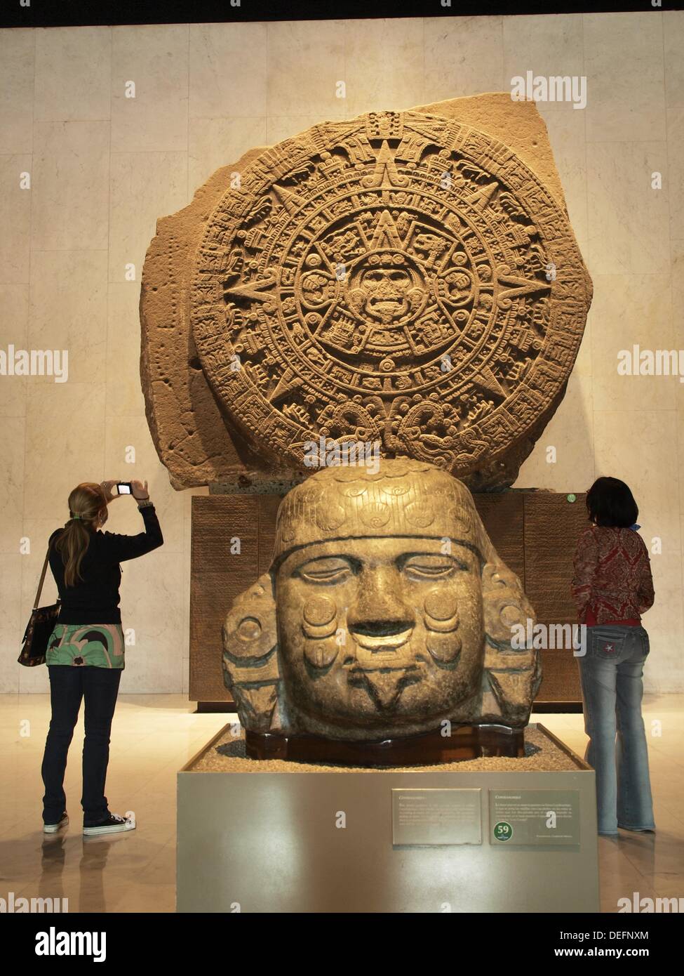 Calendario azteca piedra del sol hi-res stock photography and images ...