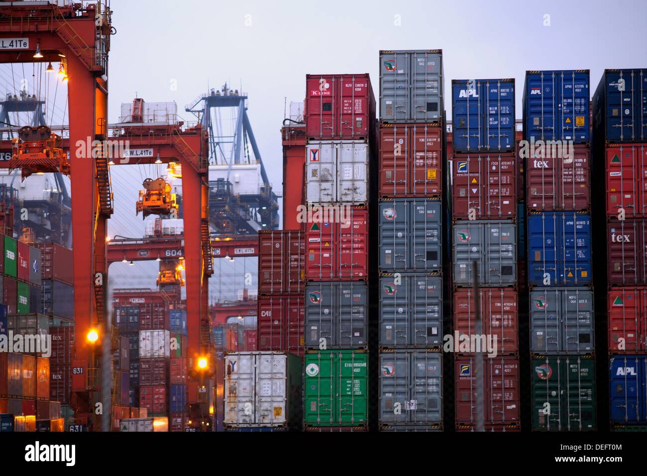 Freight piling hi-res stock photography and images - Alamy
